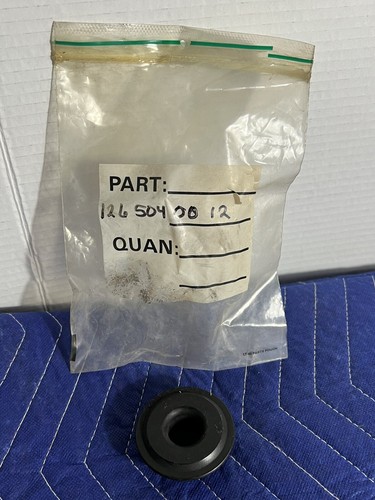 NOS Genuine Mercedes Benz W126 1981-1985 Radiator Rubber Mount ...