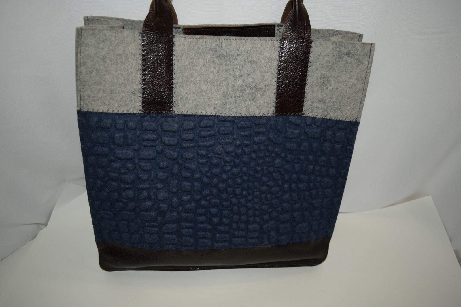GRAF LANTZ MERINO WOOL FELTED/LEATHER TOTE BAG NAVY/G… - Gem