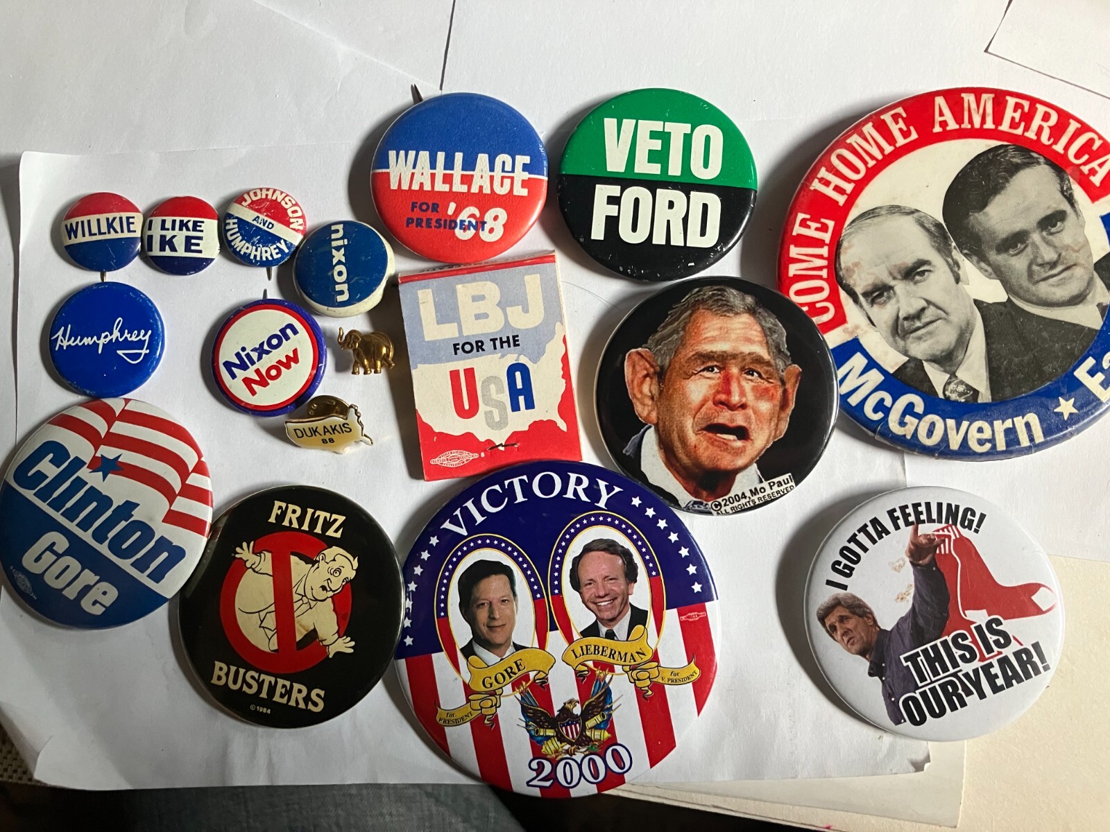 Lot of 16 presidential campaign buttons/pins--vintage to modern --1940s ...