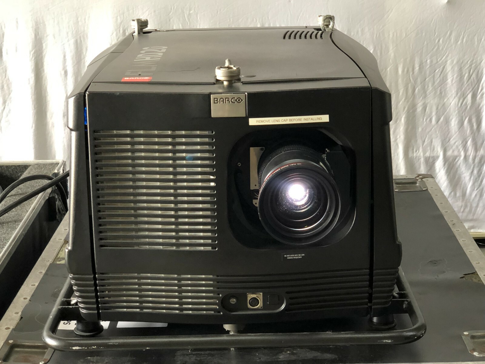Barco FLM-HD20 Projector 20K, Barco TLD+ ZOOM 1.5-2.0:1 Lens, w/Case ...