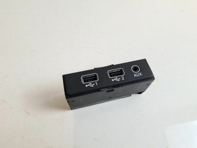 Audi A4 AUX Jack Dual USB Port Audio Interface Control Module 8W0035736 ...