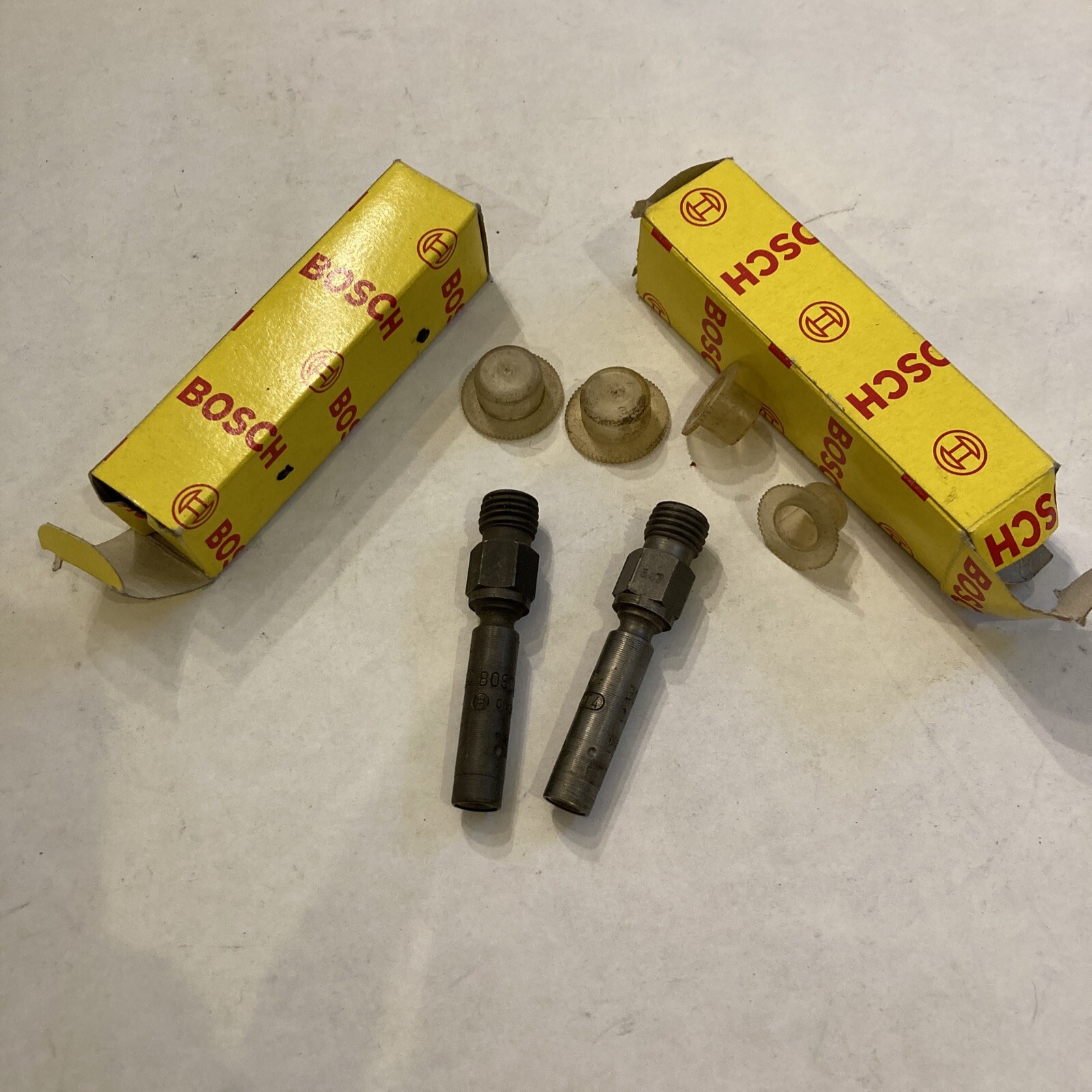 2x Pair BOSCH FUEL INJECTOR, CIS, K-JET 460859, 0437502003 Volvo 1800e ...