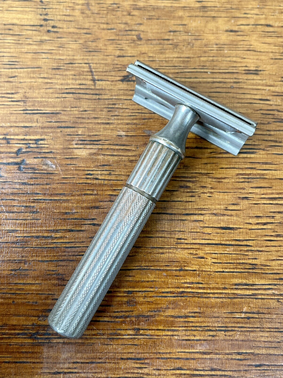 Vintage 1939-1947 GILLETTE three piece double edge safety razor Nickel ...