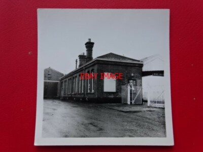 PHOTO REAR OF SAUNDERTON RAILWAY STATION DOWN SIDE 1970 | eBay