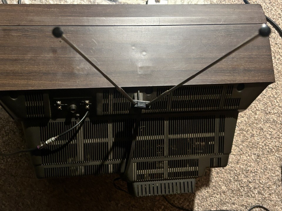 Zenith Space Command CRT TV | 19" | Vintage Woodgrain | SY1927W | 1983 ...