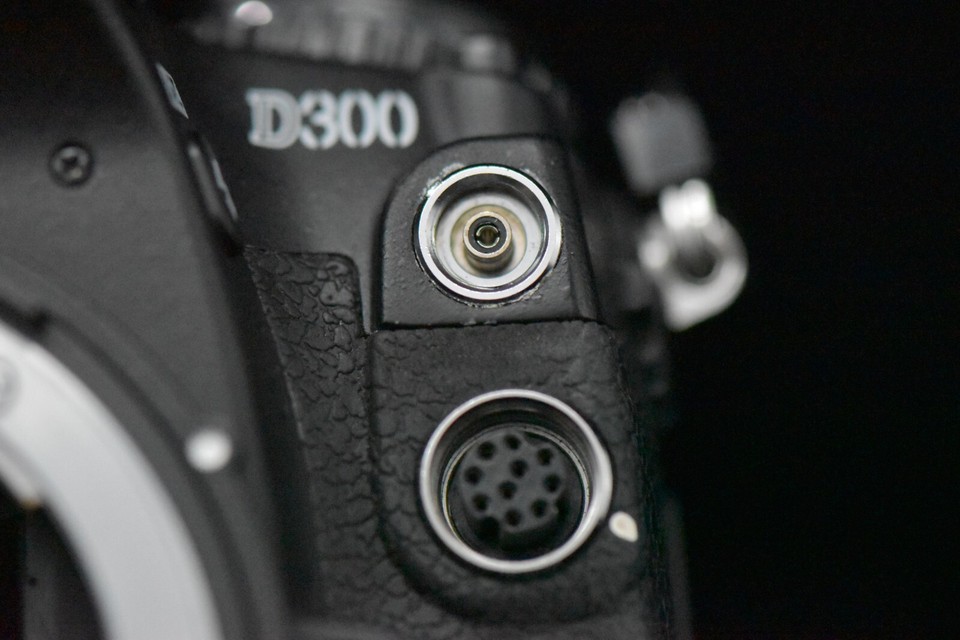 [US Duty Paid] Nikon D300 12.3MP Digital SLR Camera Body From US 6852 ...
