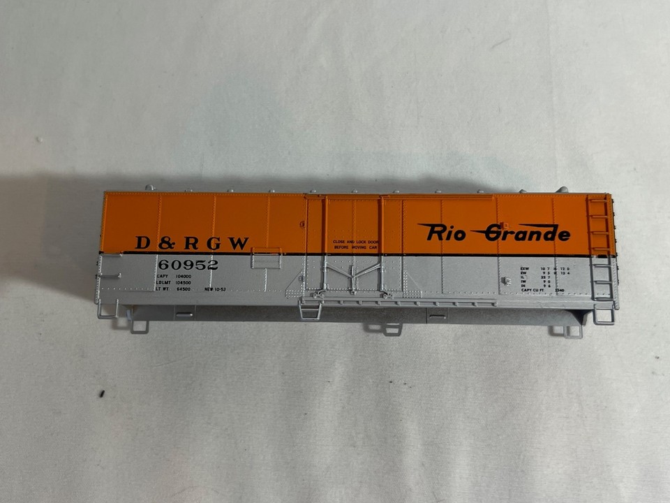 Walthers 932-3305 HO Scale 40' Plug Door Reefer, D&RGW #60952 | eBay