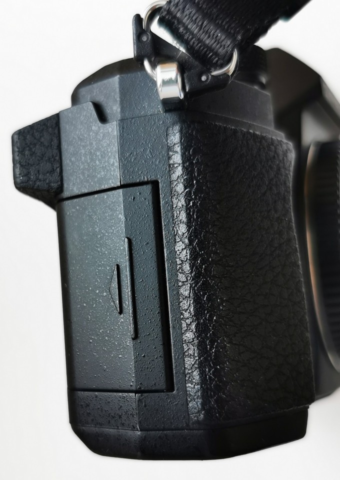 Olympus OM-D E-M5 Mk II MINT low shot count OLYMPUS battery / charger ...