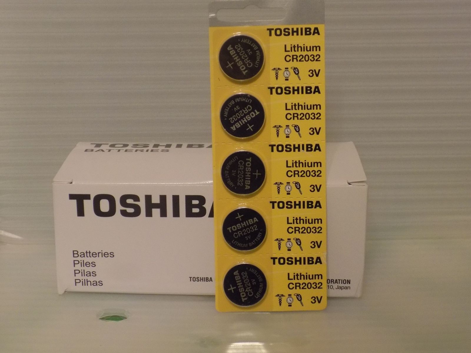 Lot of 1000 Toshiba CR2032 New Fresh Date CR2032 2032 Lithium 3V ...