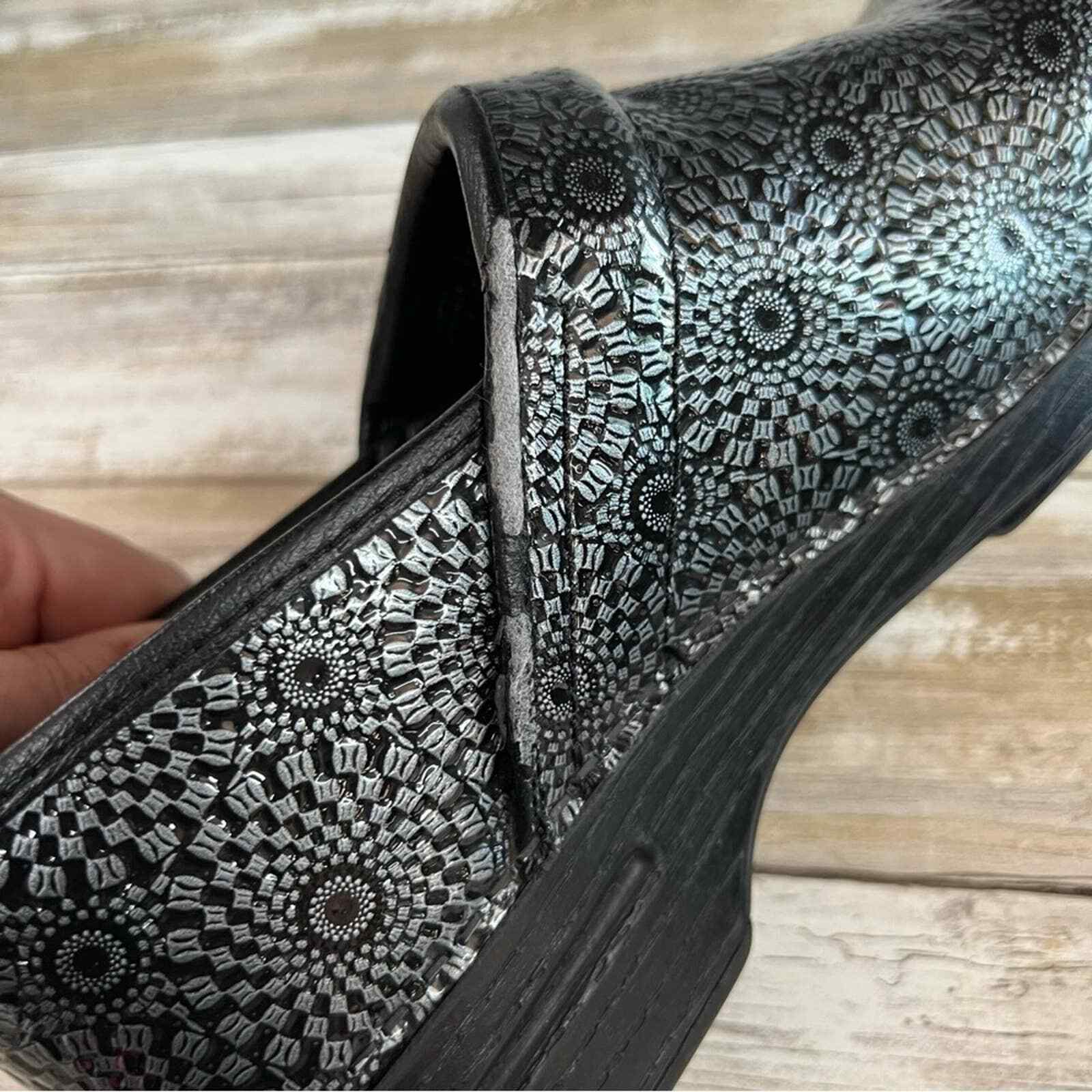 Dansko XP Metallic Medallion Clog Woman Size 39 - Gem