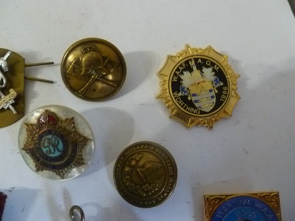 Random Job Lot of Uk Military Badges and Buttons | eBay UK