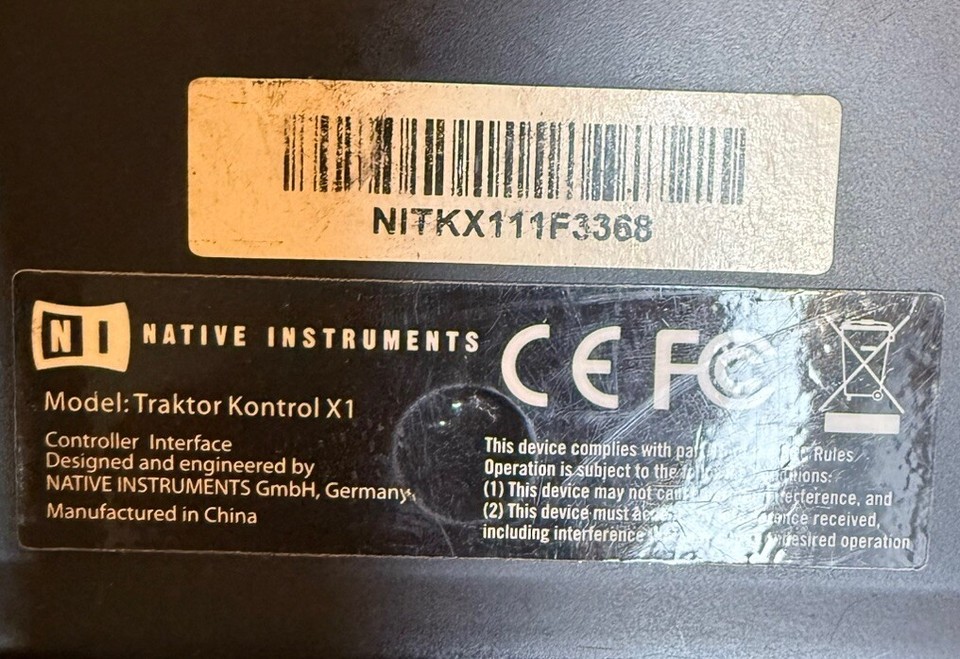 Native Instruments TRAKTOR KONTROL X1 MK1 Portable DJ Controller ...
