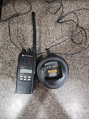 MOTOROLA HT1250 VHF Radios 136-174MHz 128ch 5W AAH25KDF9AA5AN w/Chrgr ...