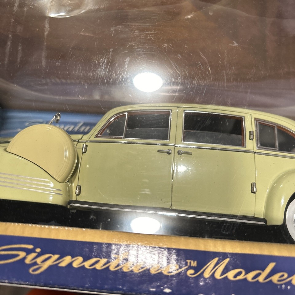 SIGNATURE MODELS 1941 PACKARD LIMOUSINE LIGHT YELLOW 1:18 DIECAST MODEL ...