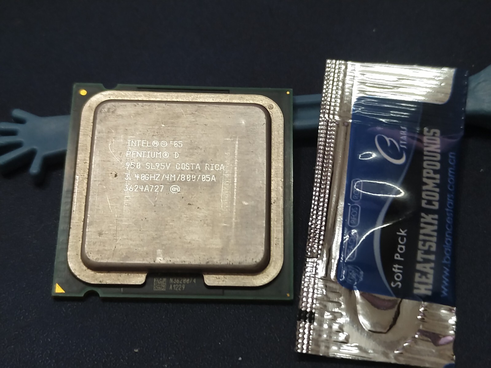 Intel Pentium D 950 3.4GHz Dual-Core (HH80553PG0964M) Processor for ...