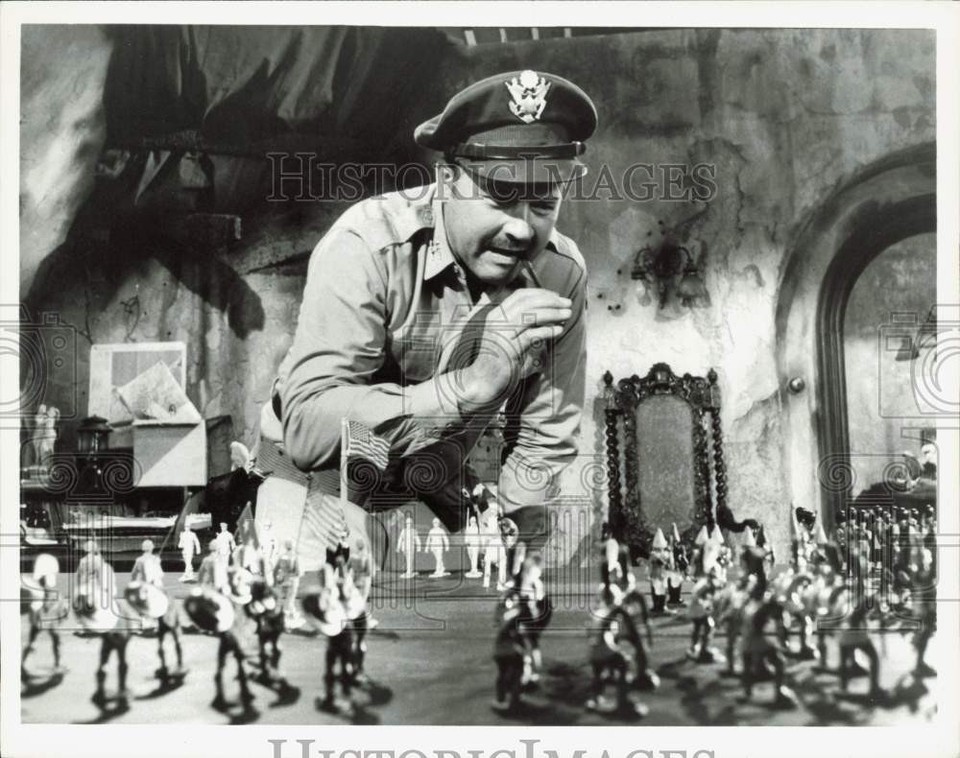 Press Photo Actor Dana Elcar as Colonel Cathcart in "Catch 22 ...