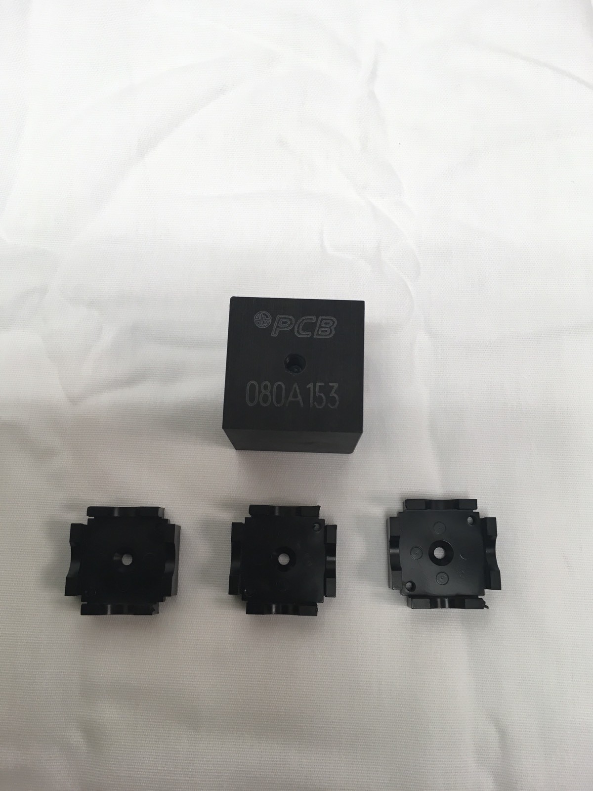 NEW PCB Piezotronics 080A153 Accelerometer Easy Mount triaxial Block 1. ...