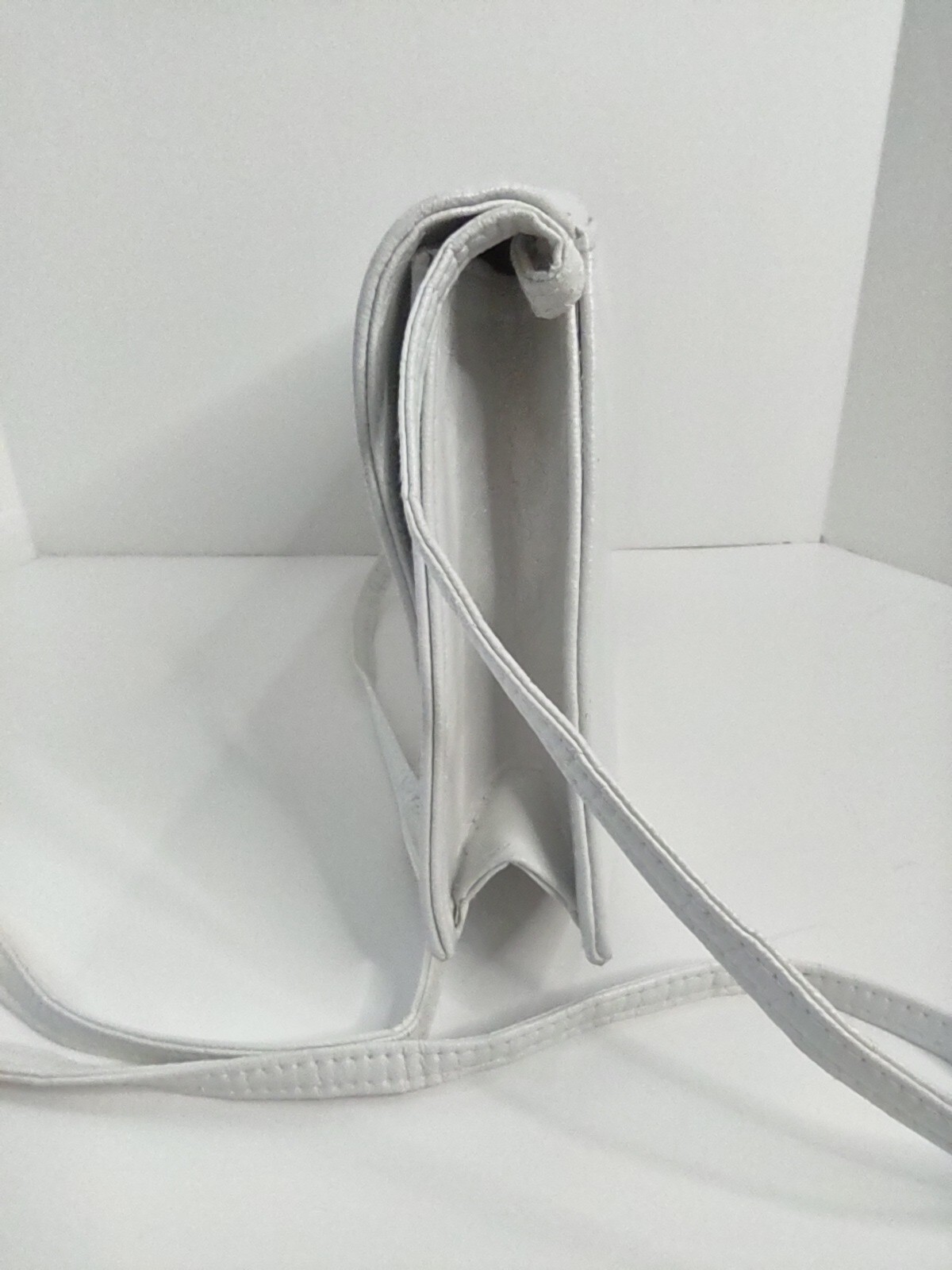 Vintage White Cross Body Purse Magnetic Snap Button Closure Handbag Mod ...