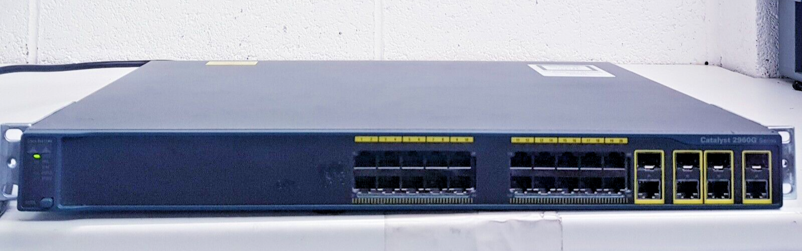 Cisco Catalyst 2960G-24TC (WS-C2960G-24TC-L) 24-Port Gigabit Ethernet ...