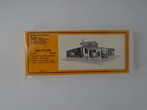 Micro Engineering Company N Scale 65-139 Old Gas Station w/Tow Truck ...