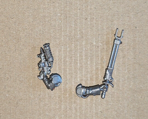 Warhammer 40K: Adeptus Mechanicus bits: Skitarii Vanguard pistol ...