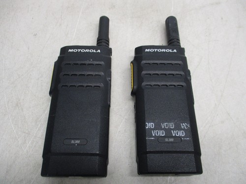 Motorola SL300 UHF MOTOTRBO Portable Two Way Radio Lot of 2 No ...
