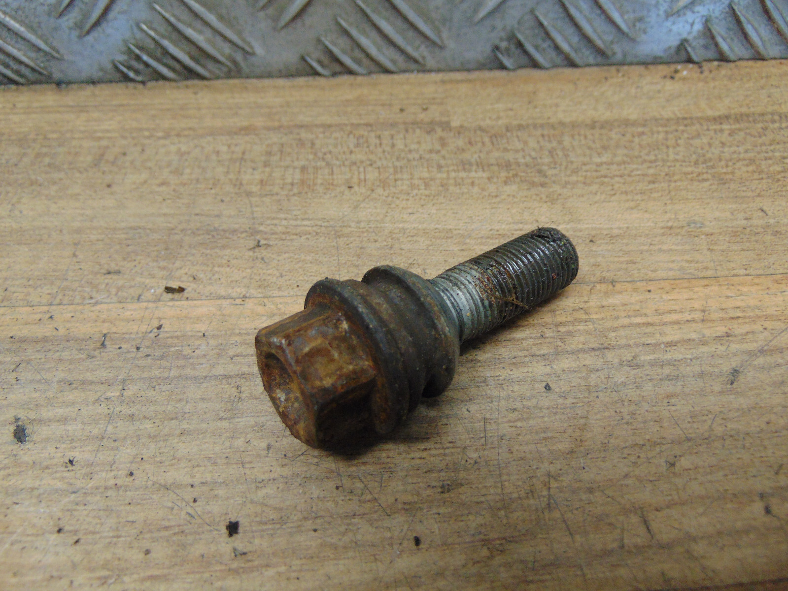 VW Touareg 7L Radbolzen Radschrauben Felgenschloss Original 20 Stück ...