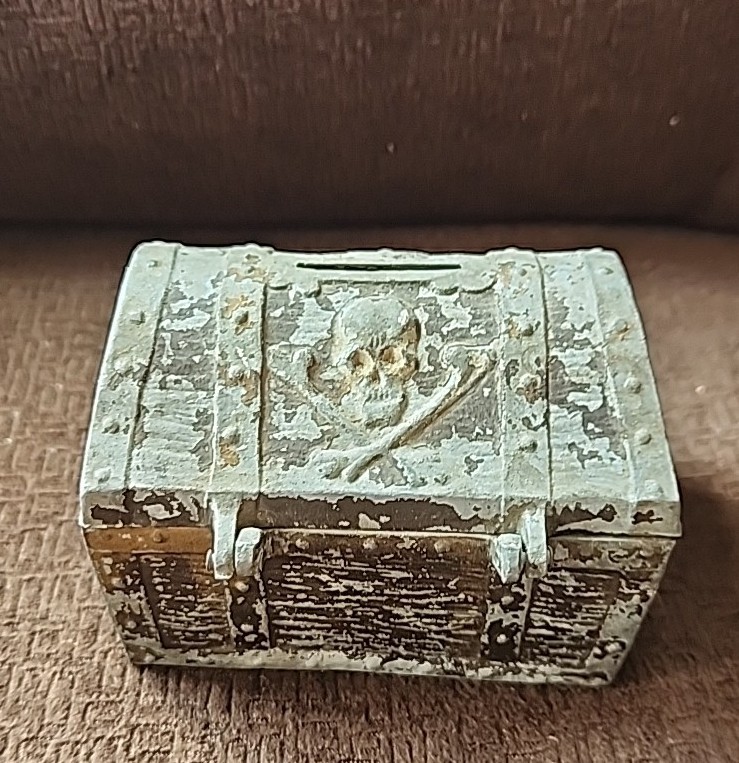 Vintage Painted Metal Pirate Treasure Chest Bank. vintage lock and key ...
