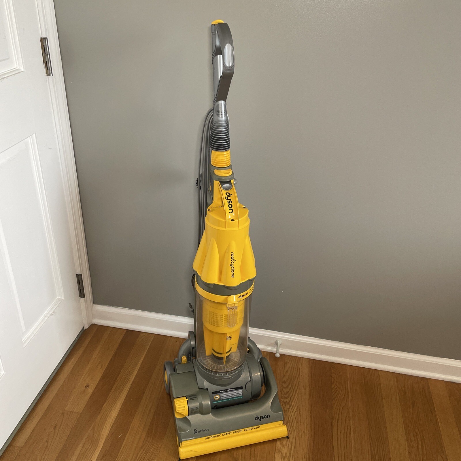 Dyson DC07 All Floors Upright Bagless Vacuum Cleaner Yellow TESTED ...