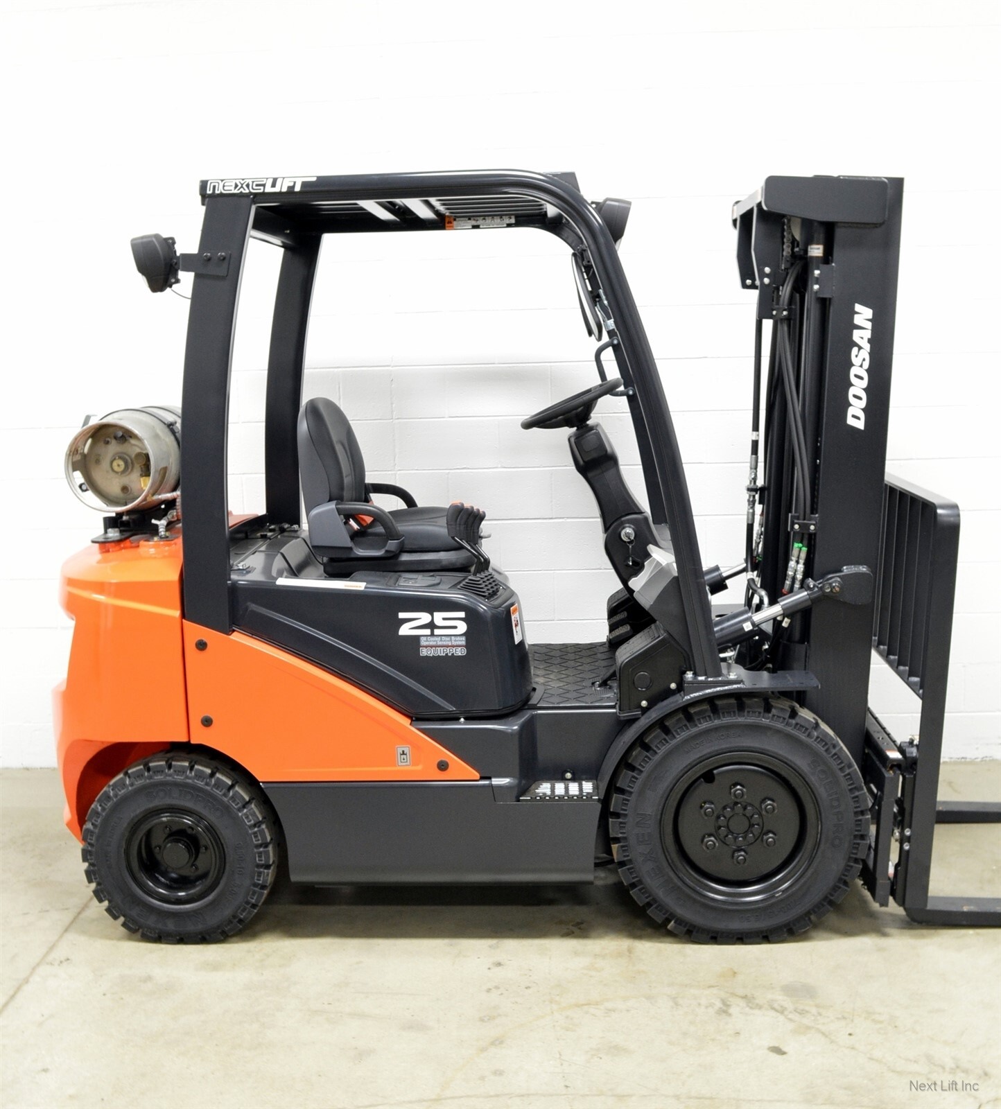 NEW 2023 DOOSAN G25E-7 5,000 LB FORKLIFT TRIPLE + SIDE SHIFTER DAEWOO