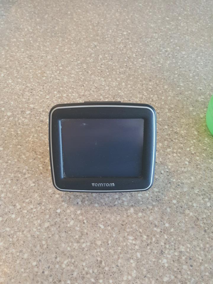 TomTom GPS -- Model 1EX00 -- BLACK -- Includes Mount (no charger) | eBay