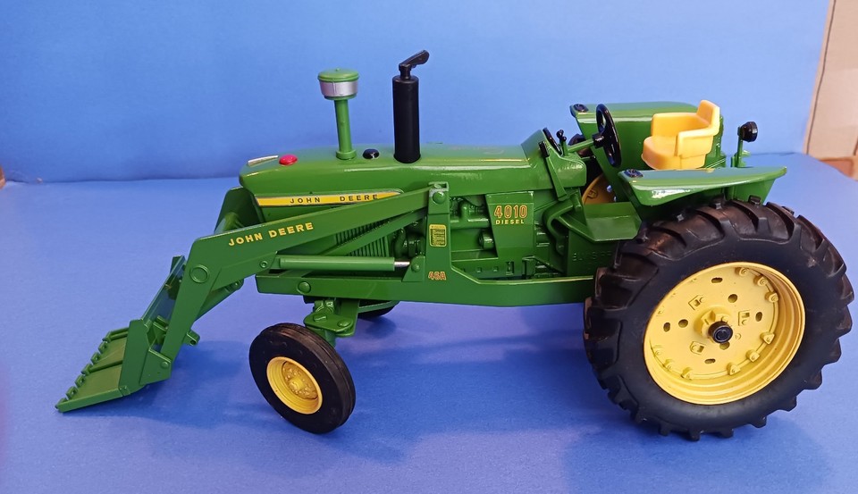 1/16 Ertl Prestige John Deere Diesel 4010 Tractor Elvis Presley Ed. w ...