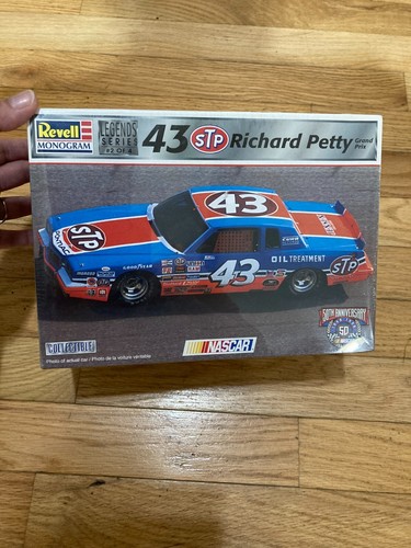 Revell Monogram #43 STP Richard Petty model kit level 3 1/24 scale | eBay
