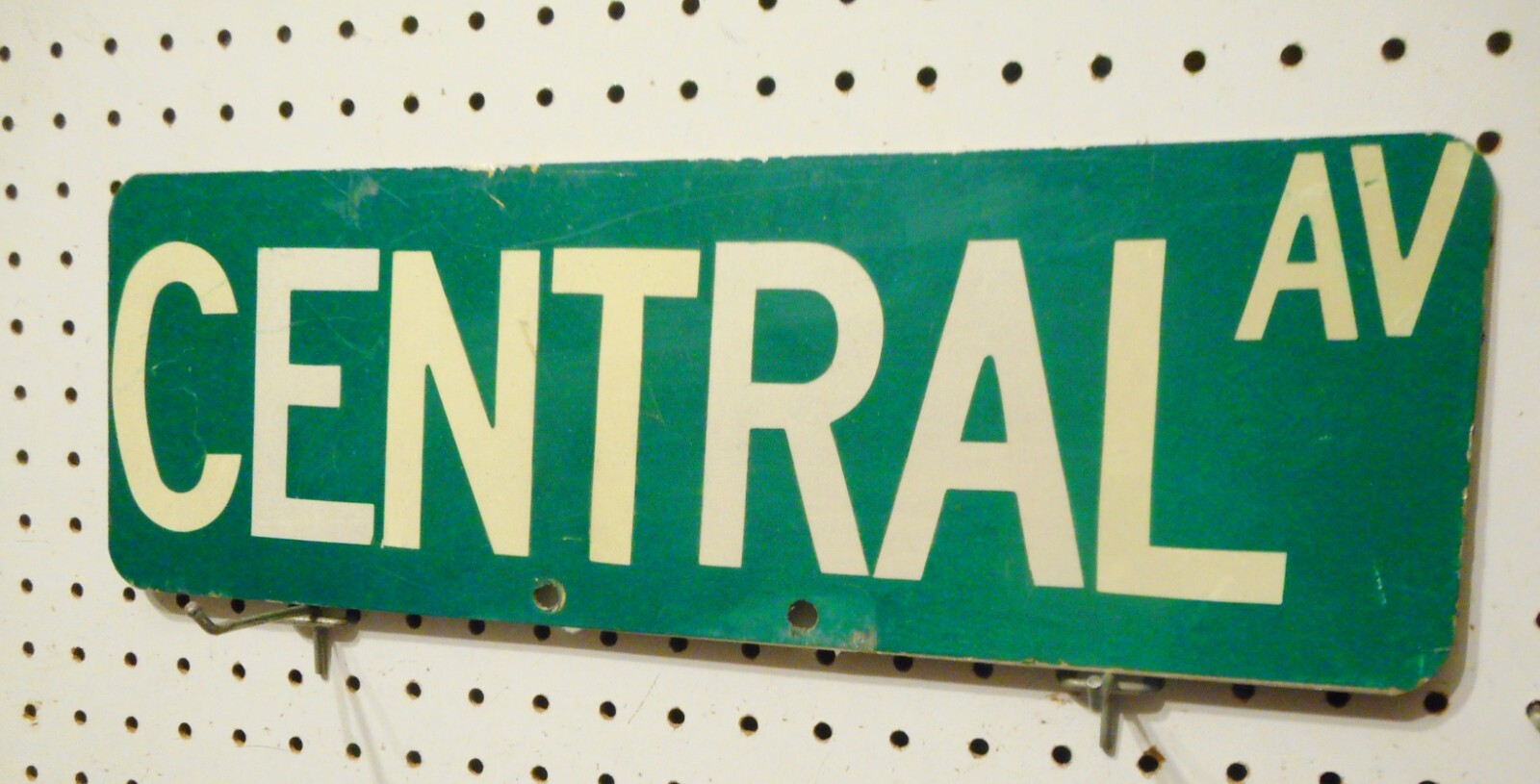 VINTAGE USED STREET SIGN CENTRAL AV GREEN W WHITE LETTERS 6 x 18 ...