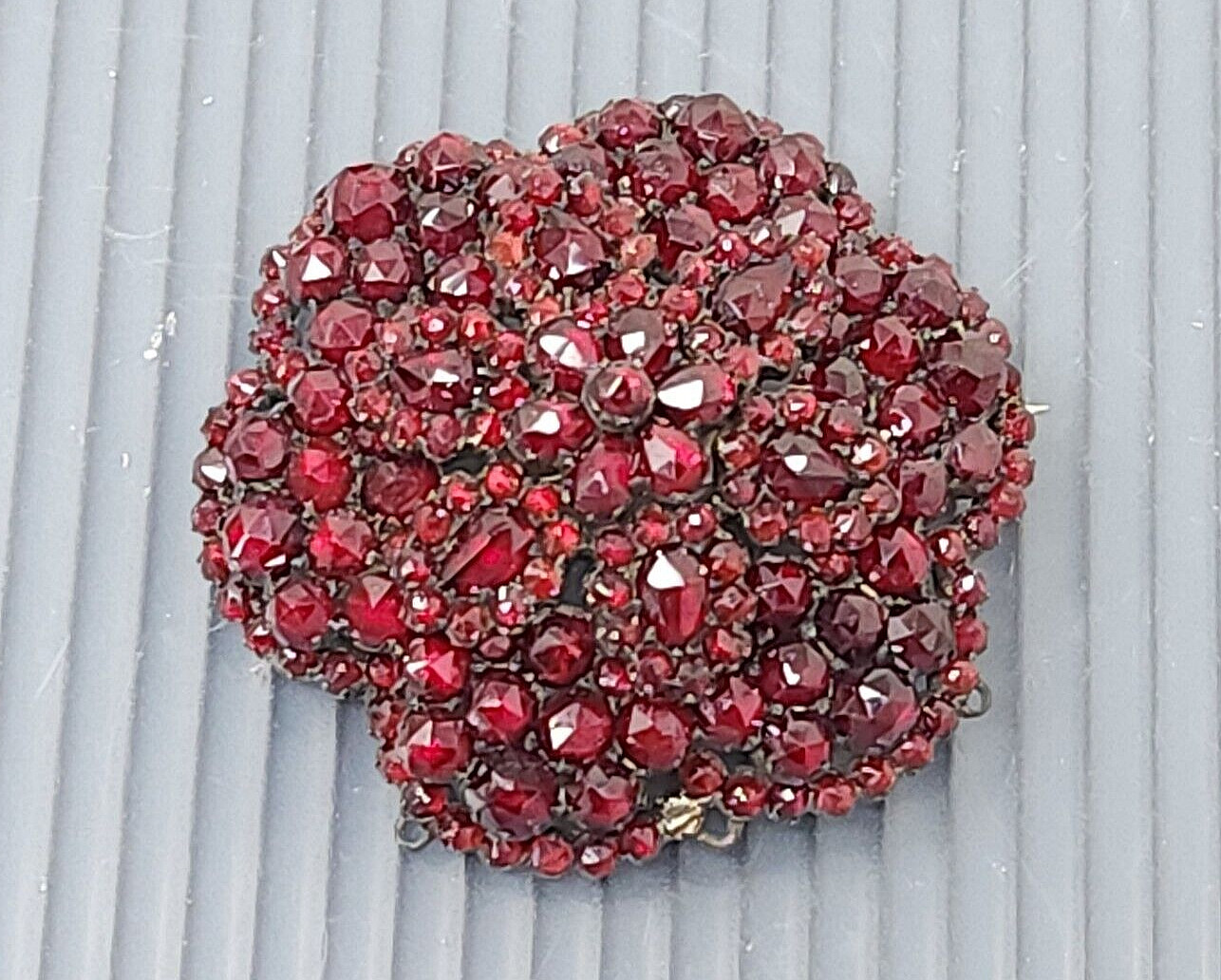 Vintage Czech Bohemian Pigeon Blood Red Pyrope Garnet… - Gem