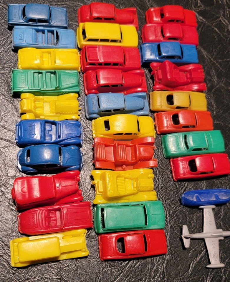 30 SMALL PLASTIC CARS GBT9 | eBay