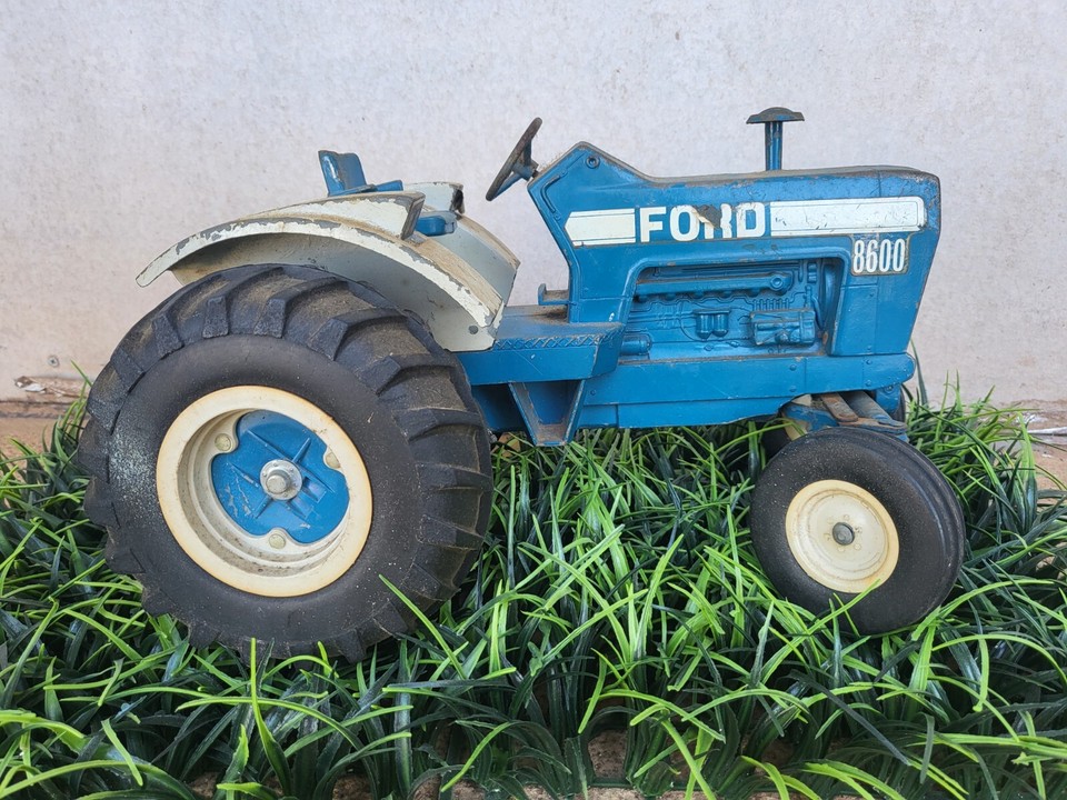 ORIGINAL UN-RESTORED Ertl Toys Blue Ford 8600 Die-Cast Metal Toy ...