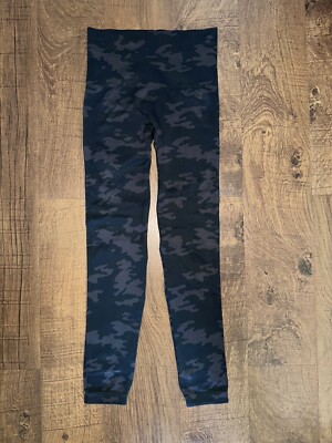 SPANX BLACK AND GRAY CAMO PATTERN SEAMLESS LEGGINGS! SMALL | eBay