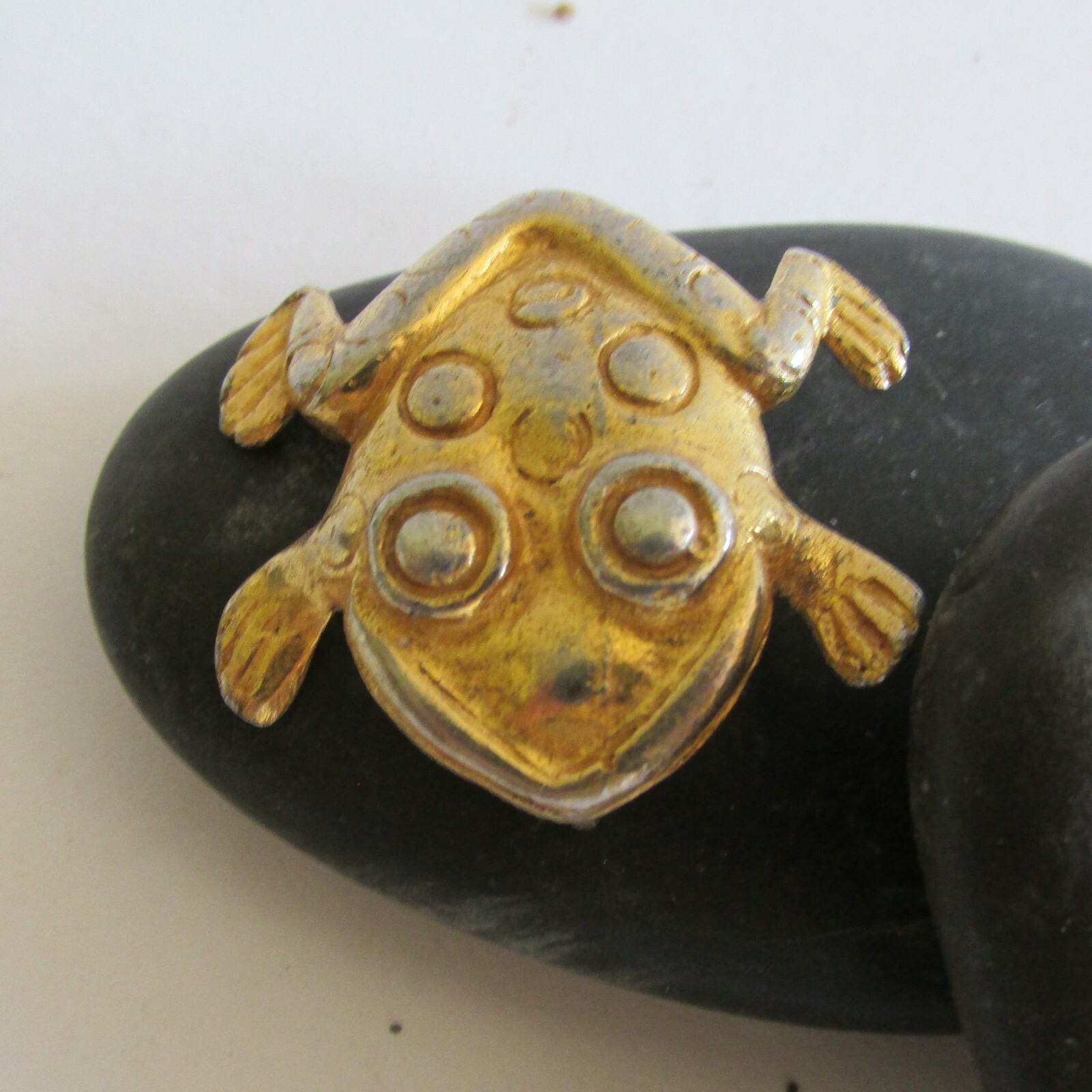 Vintage Artisan ALVA Studios Museum Frog Toad Pin Mod… - Gem