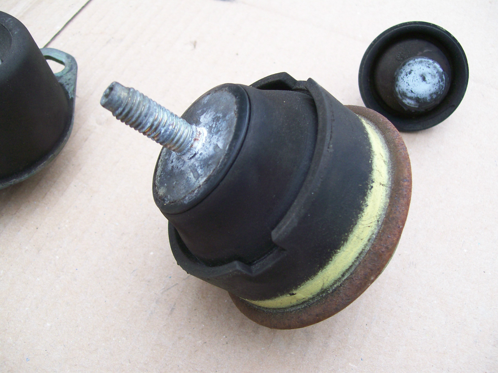 PEUGEOT 206 ENGINE GEARBOX RUBBER MOUNTING BRACKET OFF 2004 YEAR 3 DR ...