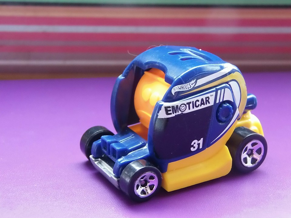 Hot Wheels Emoticar - Blue & Yellow - 1:64 Scale Die-cast Model Toy Car ...