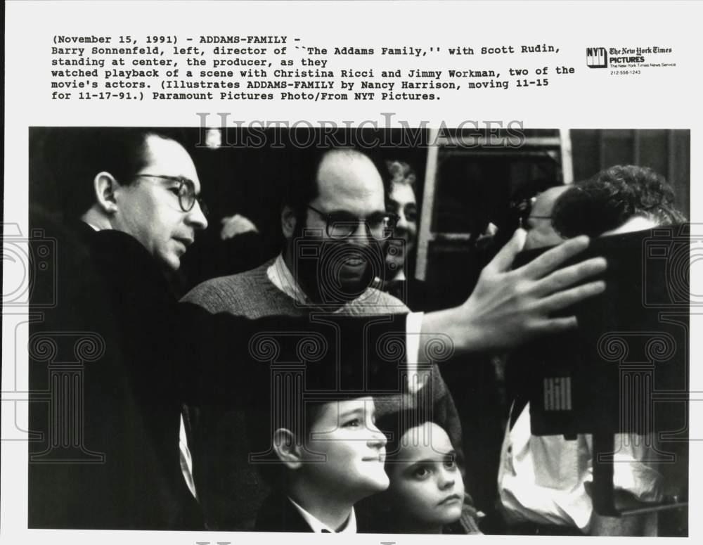 1991 Press Photo Barry Sonnenfeld, Scott Rudin & Actors of "The Addams ...