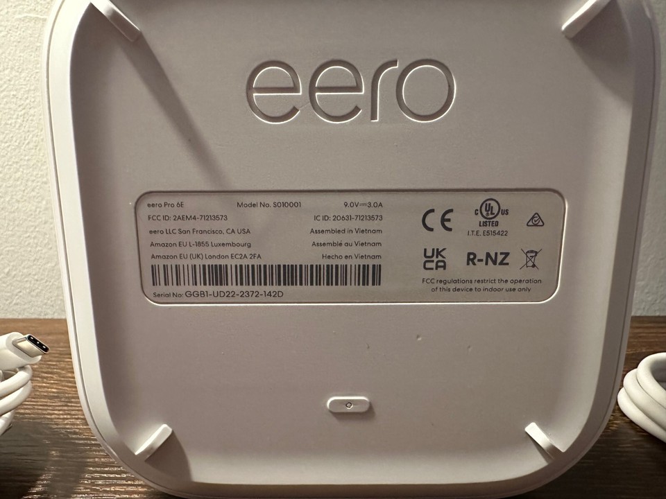 Eero Pro 6E S010001 White Wireless Tri Band Gigabit Mesh WiFi 6E Router ...