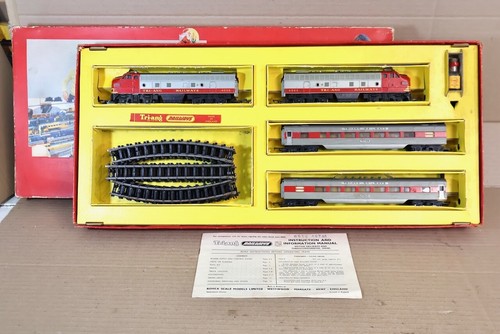 TRIANG R3H TRANSCONTINENTAL TC BO bo DIESEL LOCOMOTIVE & COACH SET oj ...