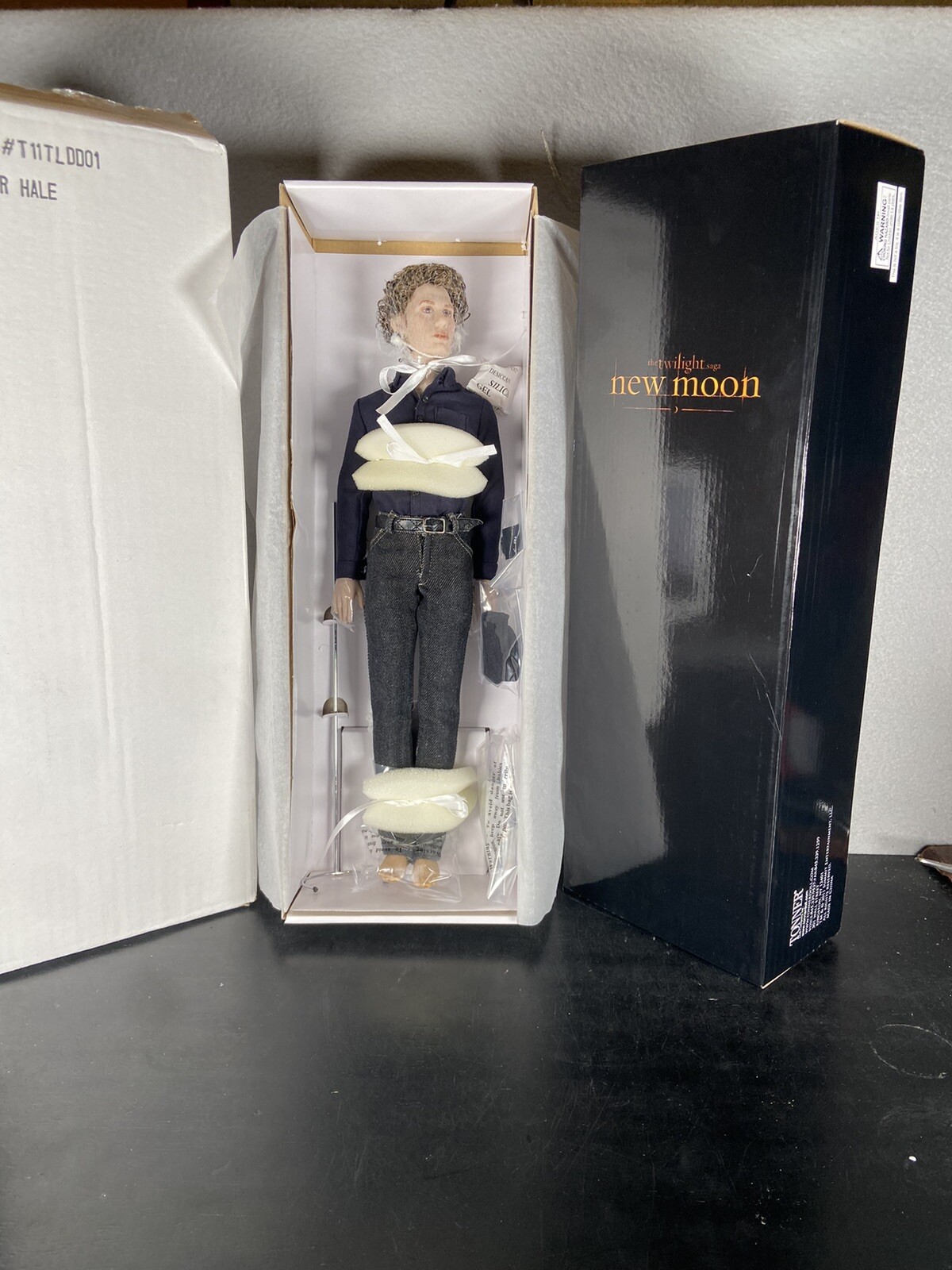 TONNER Matt 17” TWILIGHT NEW MOON JASPER HALE JACKSON RATHBONE Fashion ...