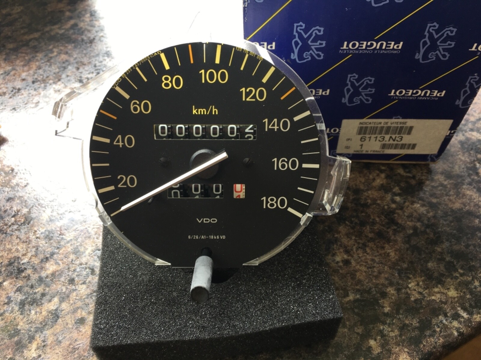 GENUINE PEUGEOT 106 SPEEDOMETER KPH KM INSTRUMENT DASH VDO 6113N3 6/26 ...