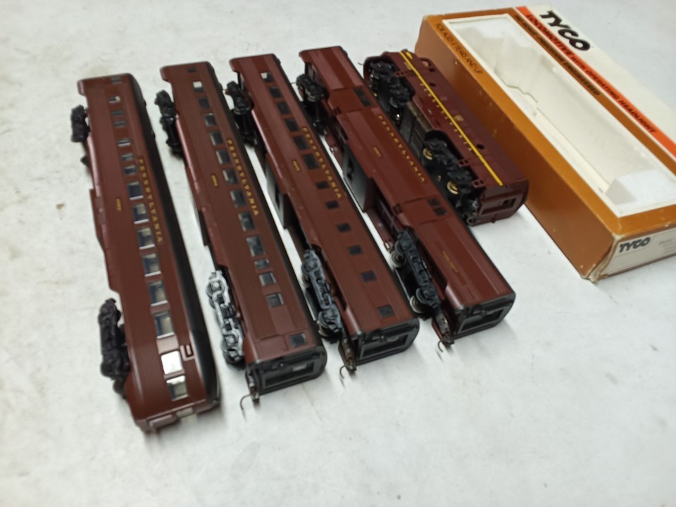 C-7 HO DC Tyco/Athearn Pennsylvania F-7 5 unit passenger train, runs ...