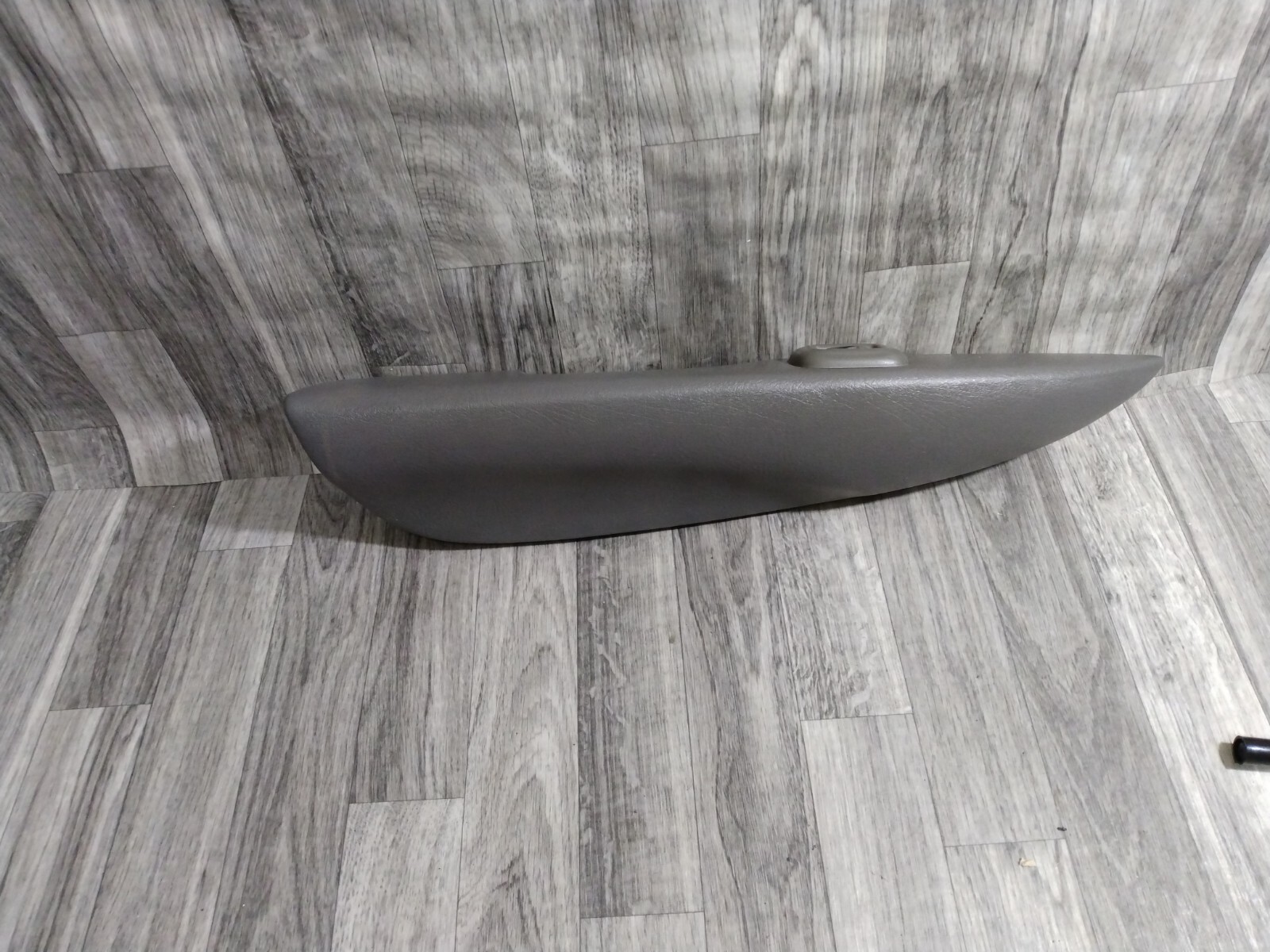 2002-2004 chevy trailblazer Driver Rear Door Arm Rest with bolts and ...