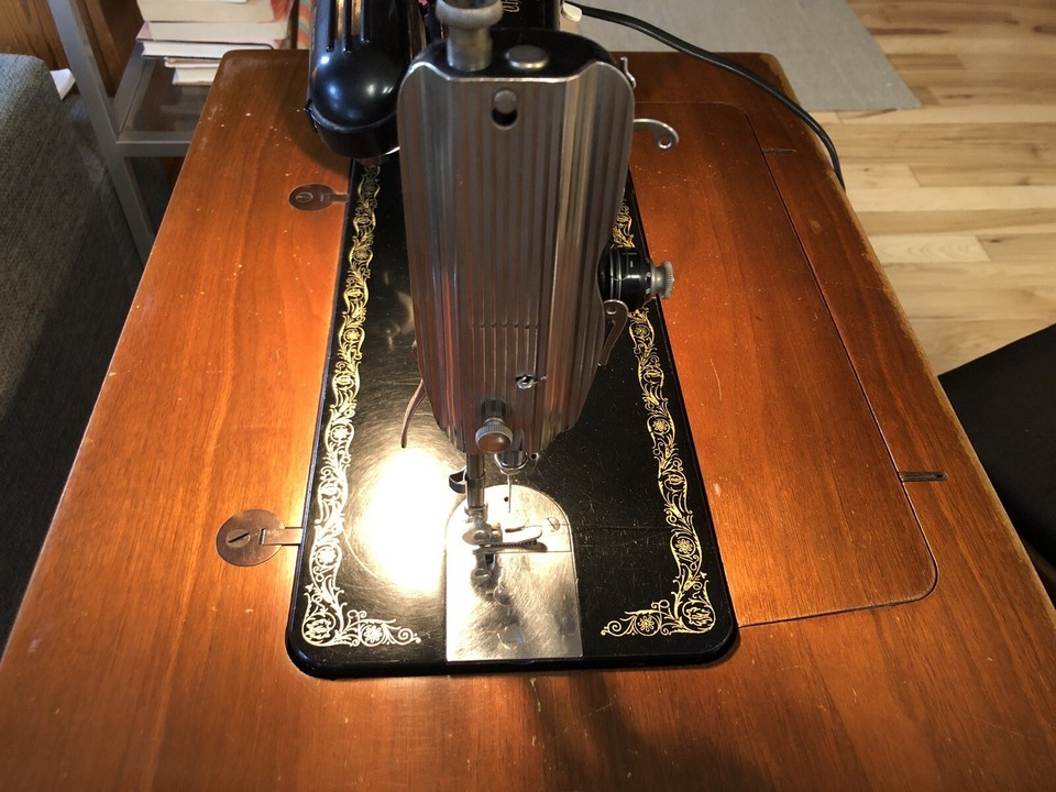 Singer Model 66 Series AH Sewing Machine 1948 - Works w/ Table some ...