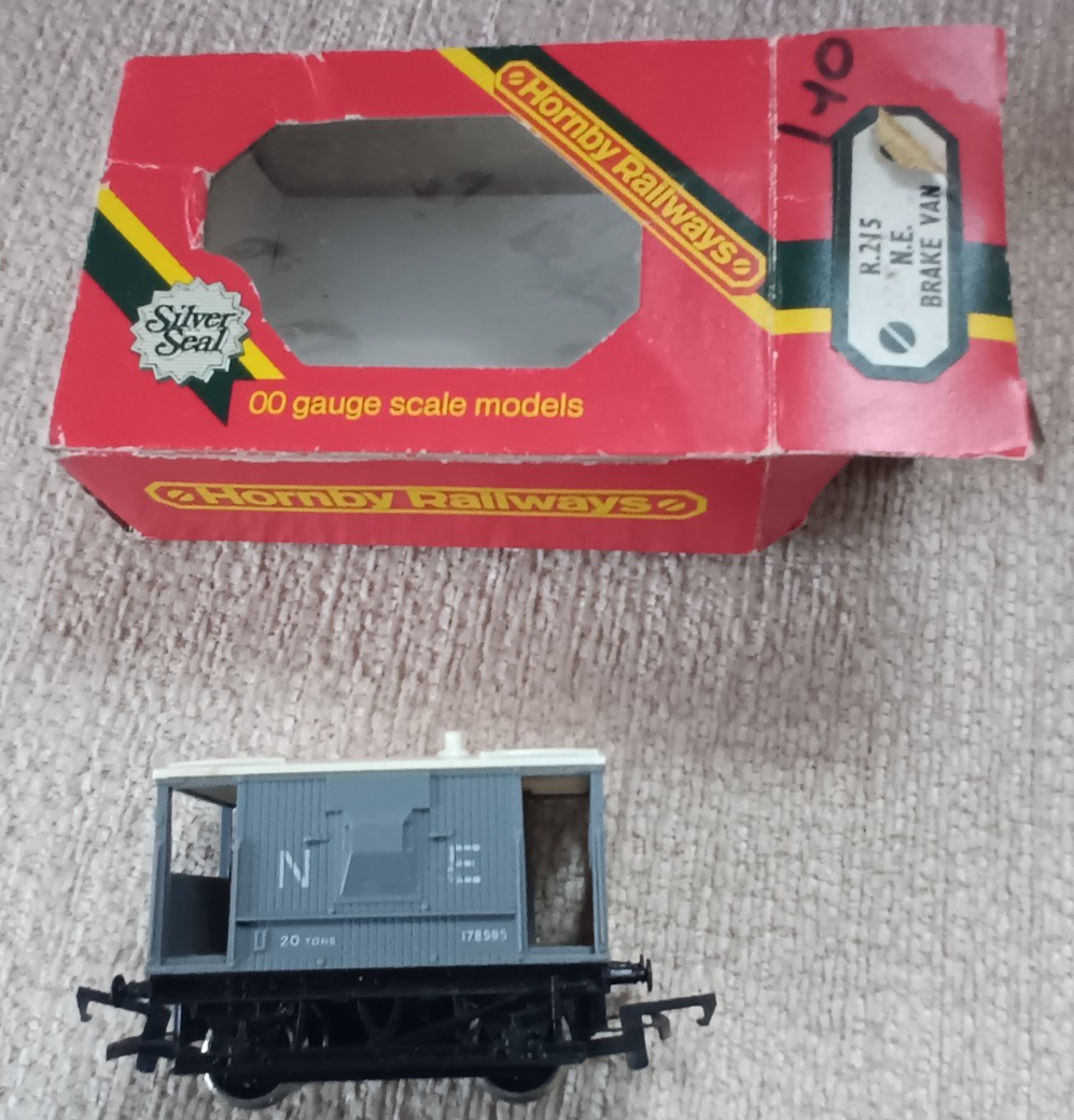 HORNBY OO #R215 NE NORTH EASTERN GUARDS VAN LOOKS TO BE UNUSED | eBay UK